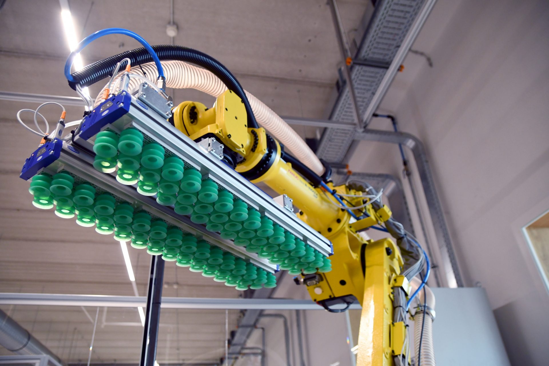 Intralogistics solutions - AWL